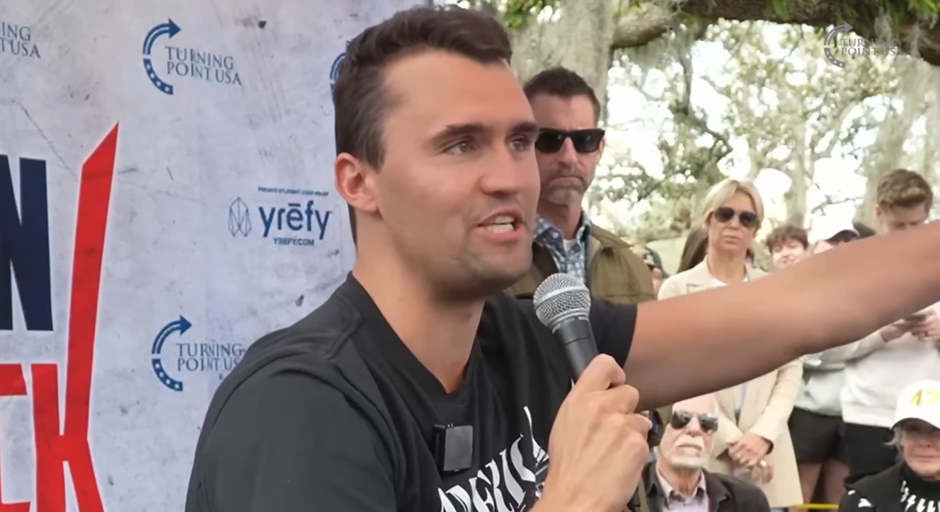 Charles James Kirk śmiertelnie postrzelony przez snajpera